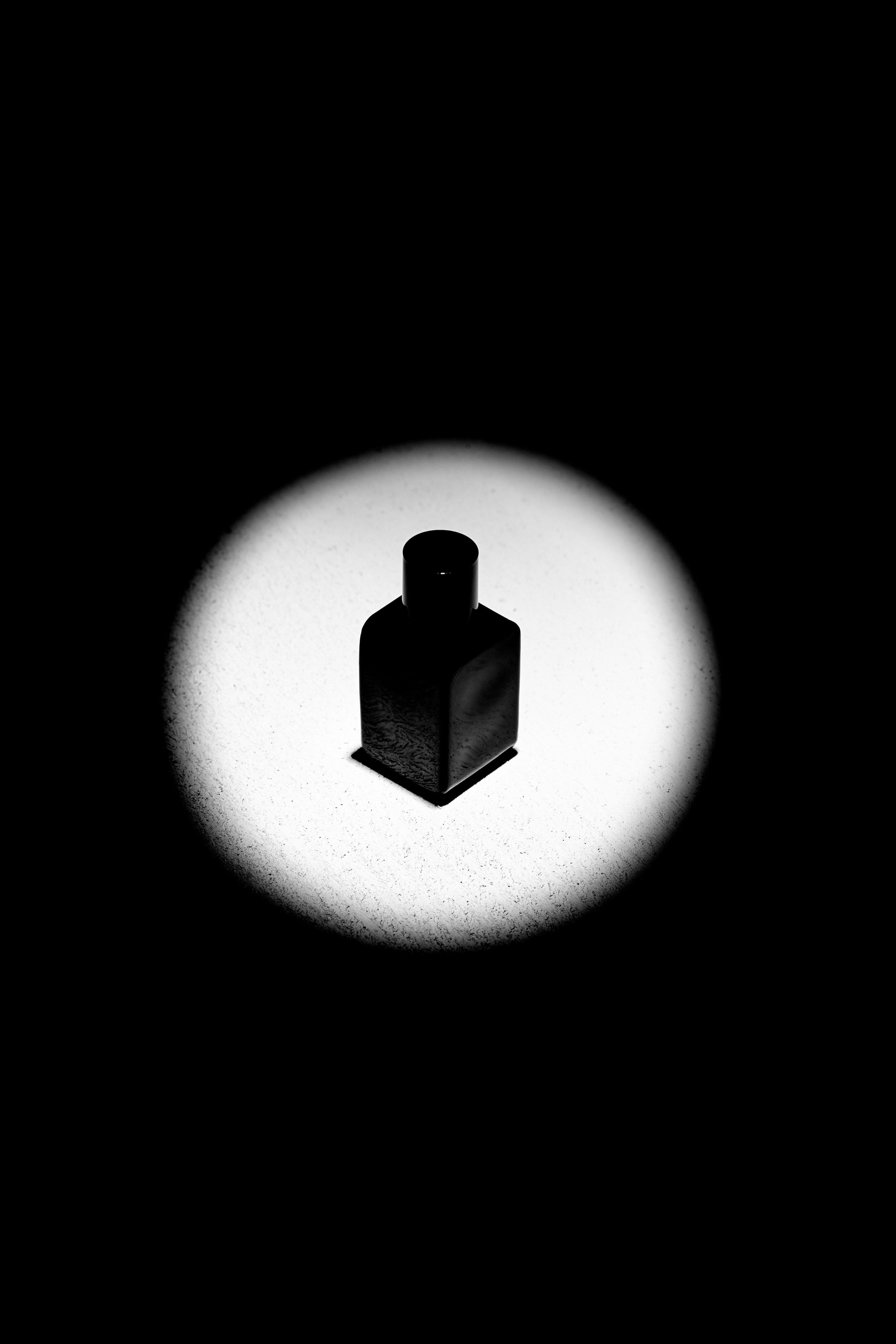 Dee April Parfum – Stéle